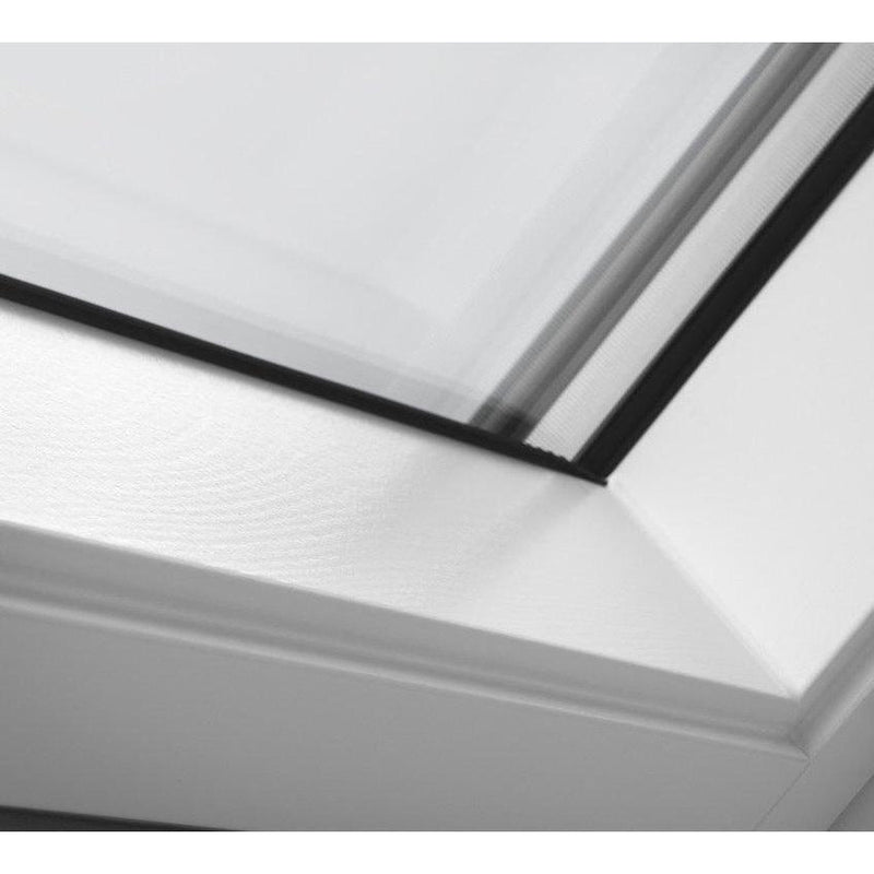 VELUX GGL UK06 2070 White Painted Centre-Pivot Window (134 x 118 cm ...