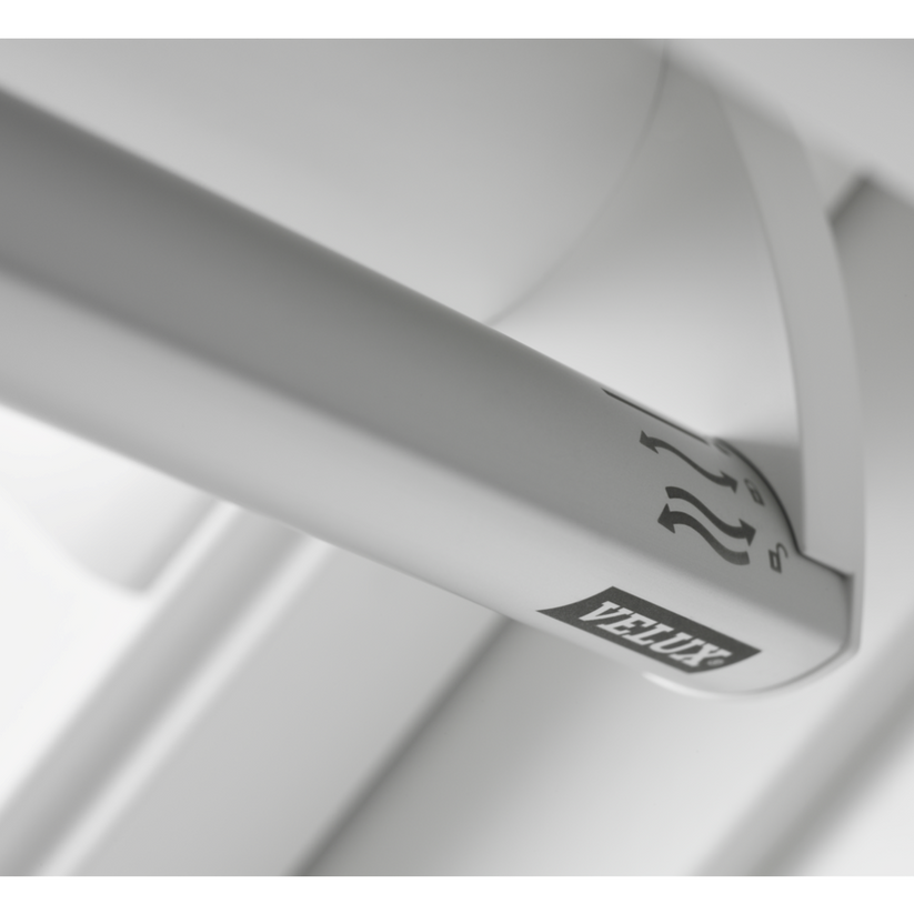VELUX GGL FK08 2070 White Painted Centre-Pivot Window (66 x 140 cm)