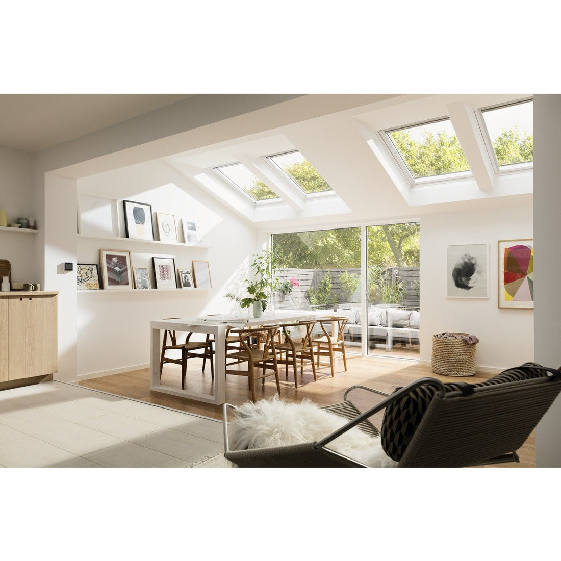 VELUX GGL MK04 2070 White Painted Centre-Pivot Window (78 x 98 cm)