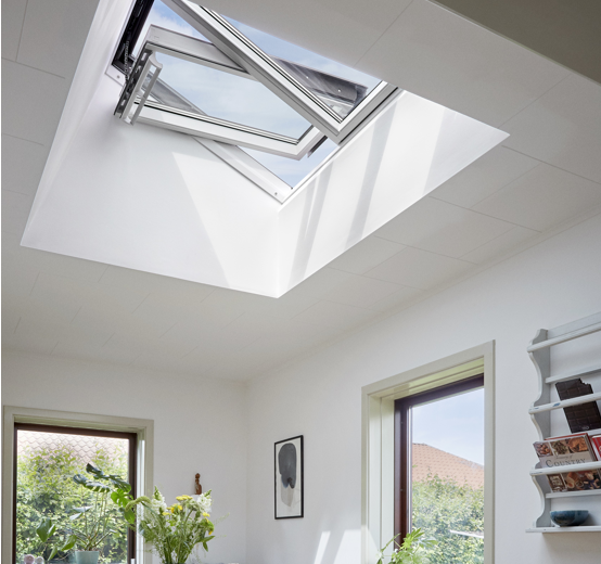 VELUX GGLS FFK06 207030 2-in-1 SOLAR Powered Window (127 x 118cm ...