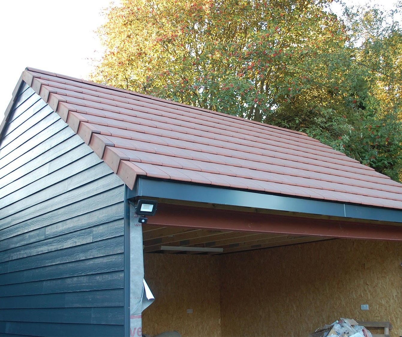 Planum Clay Interlocking Low Pitch Roof Tile 10° - Rustic | Roofing Outlet